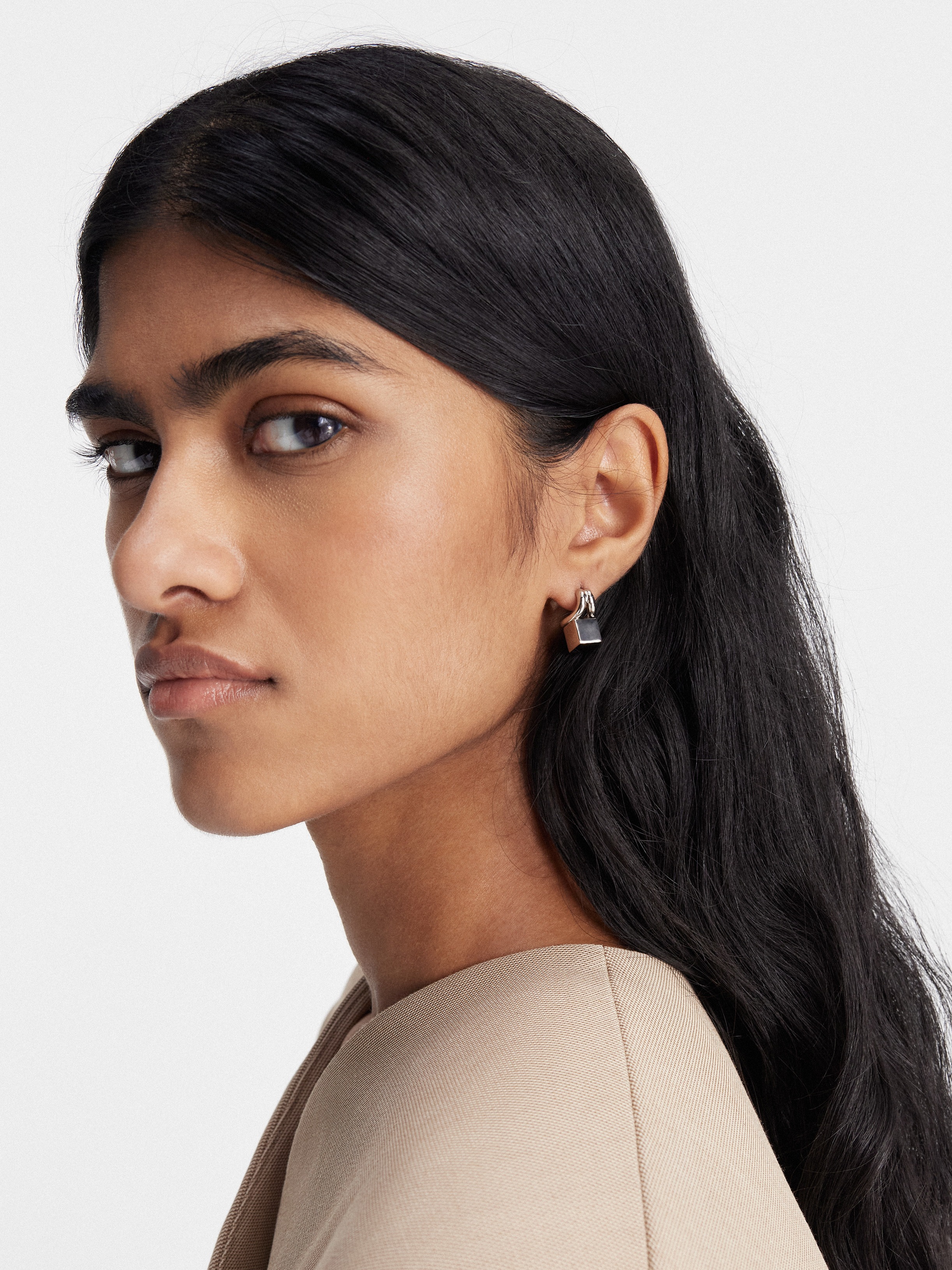 Les puces Nodo by JACQUEMUS | Official website