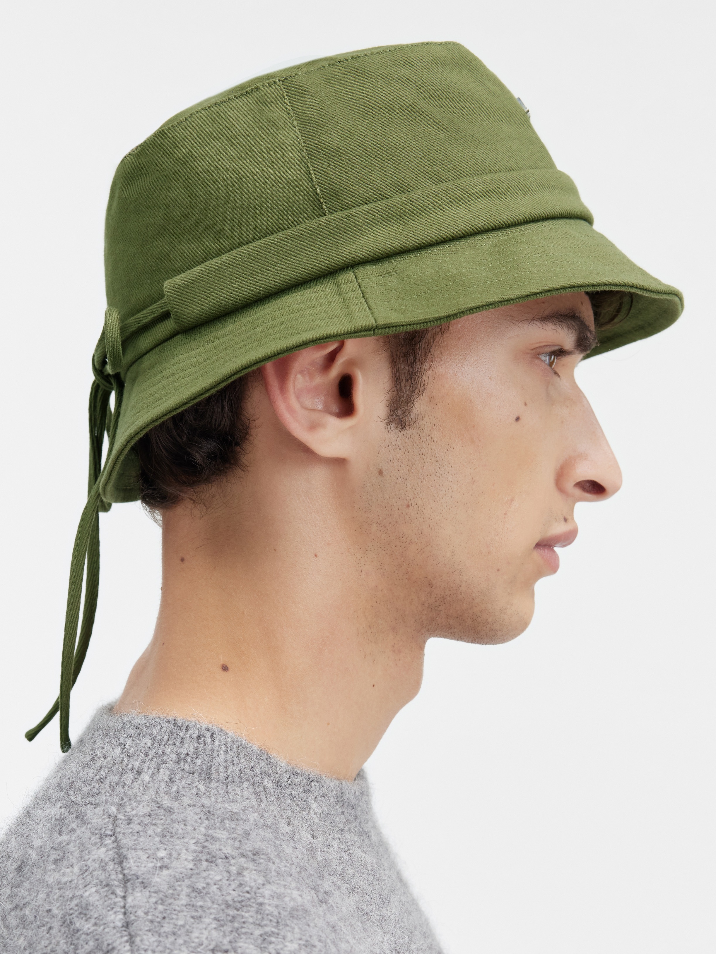 Le bob Gadjo by JACQUEMUS | Official website