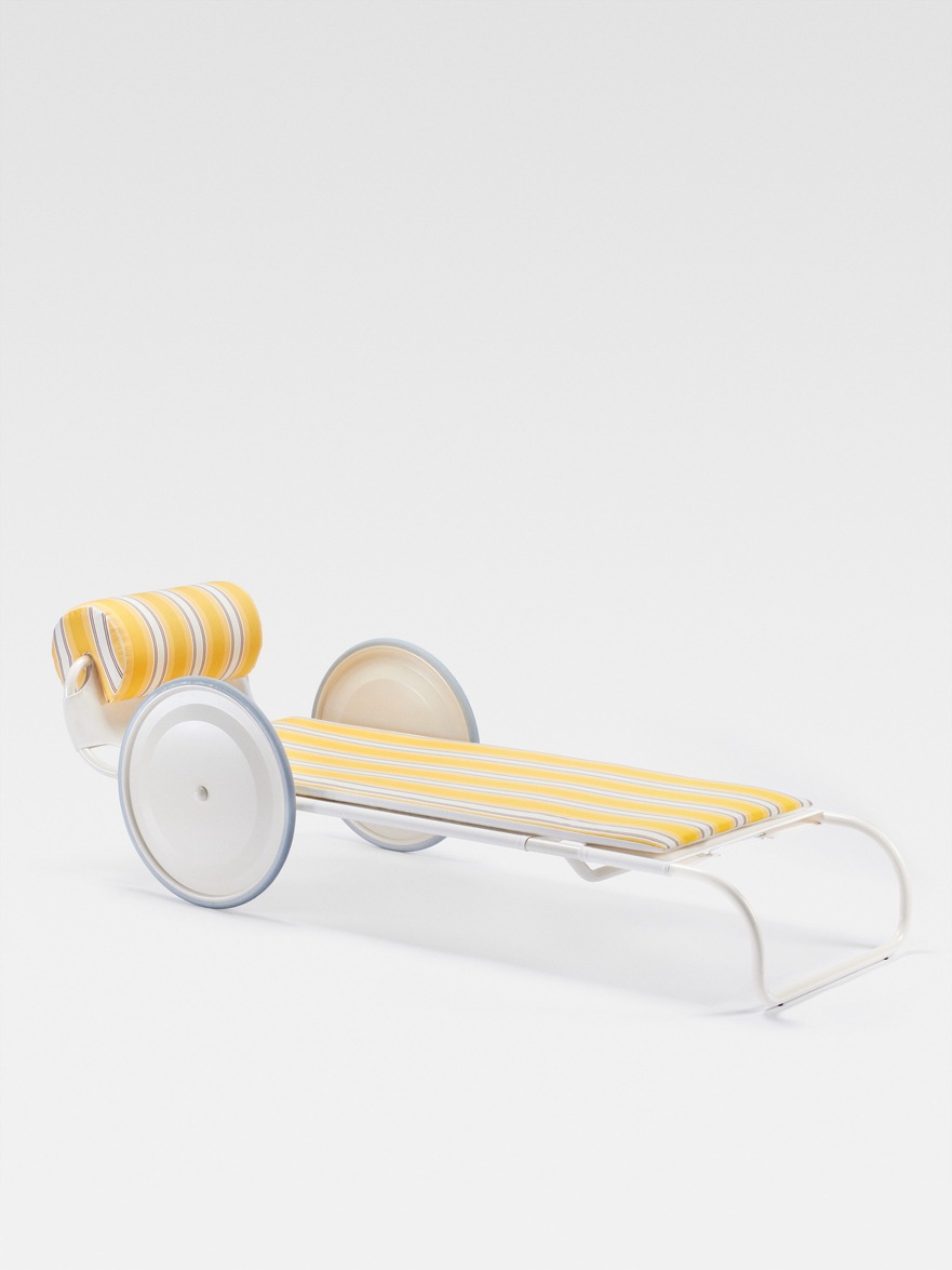 Jacquemus + Exteta - Locus Solus Chaise par Gae Aulenti | JACQUEMUS ...