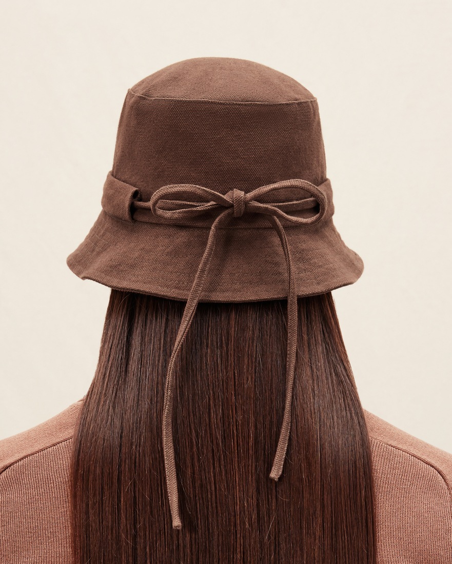 Le bob Gadjo by JACQUEMUS | Official website
