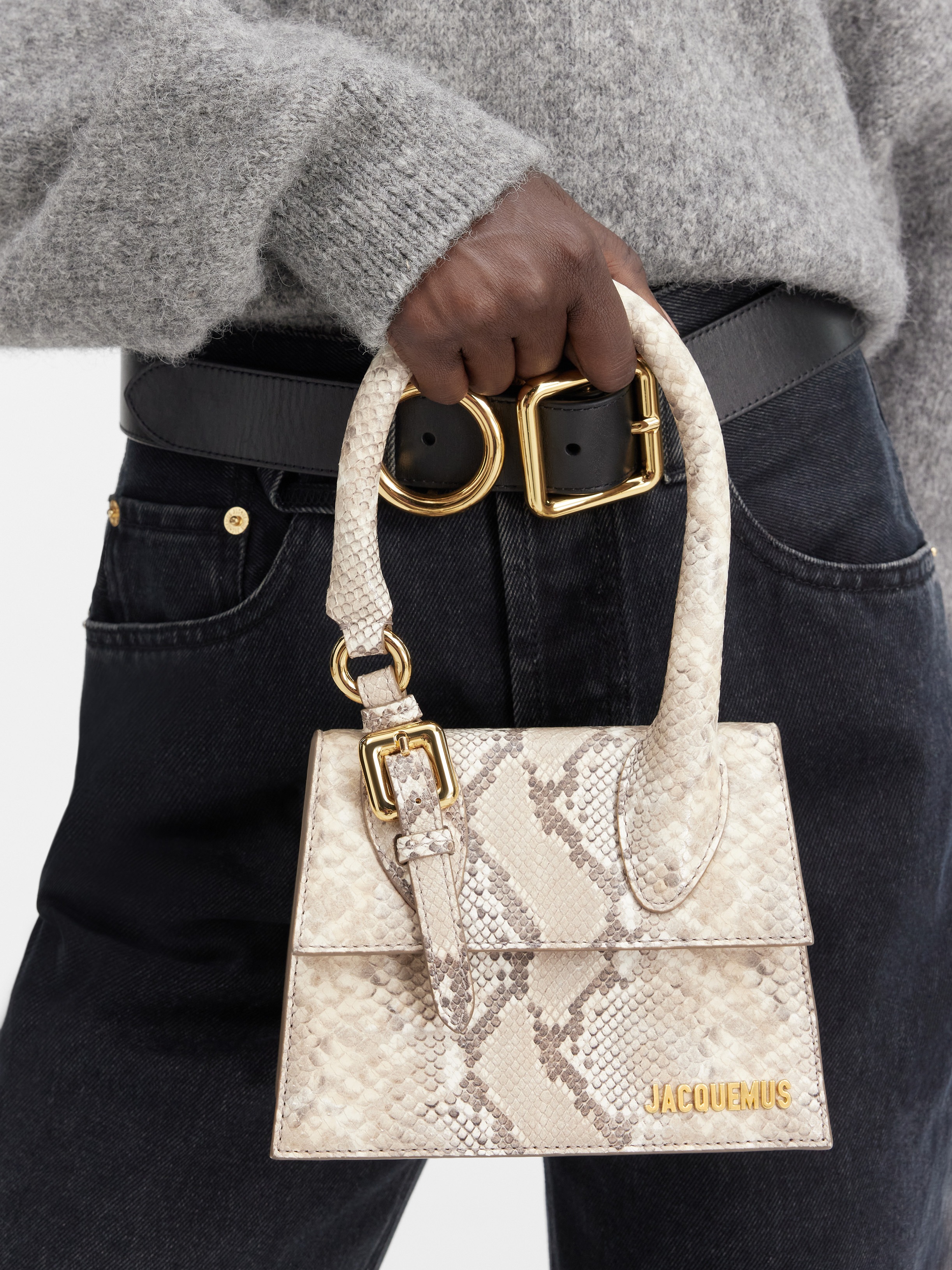 The medium Chiquito with buckle by JACQUEMUS | Official website