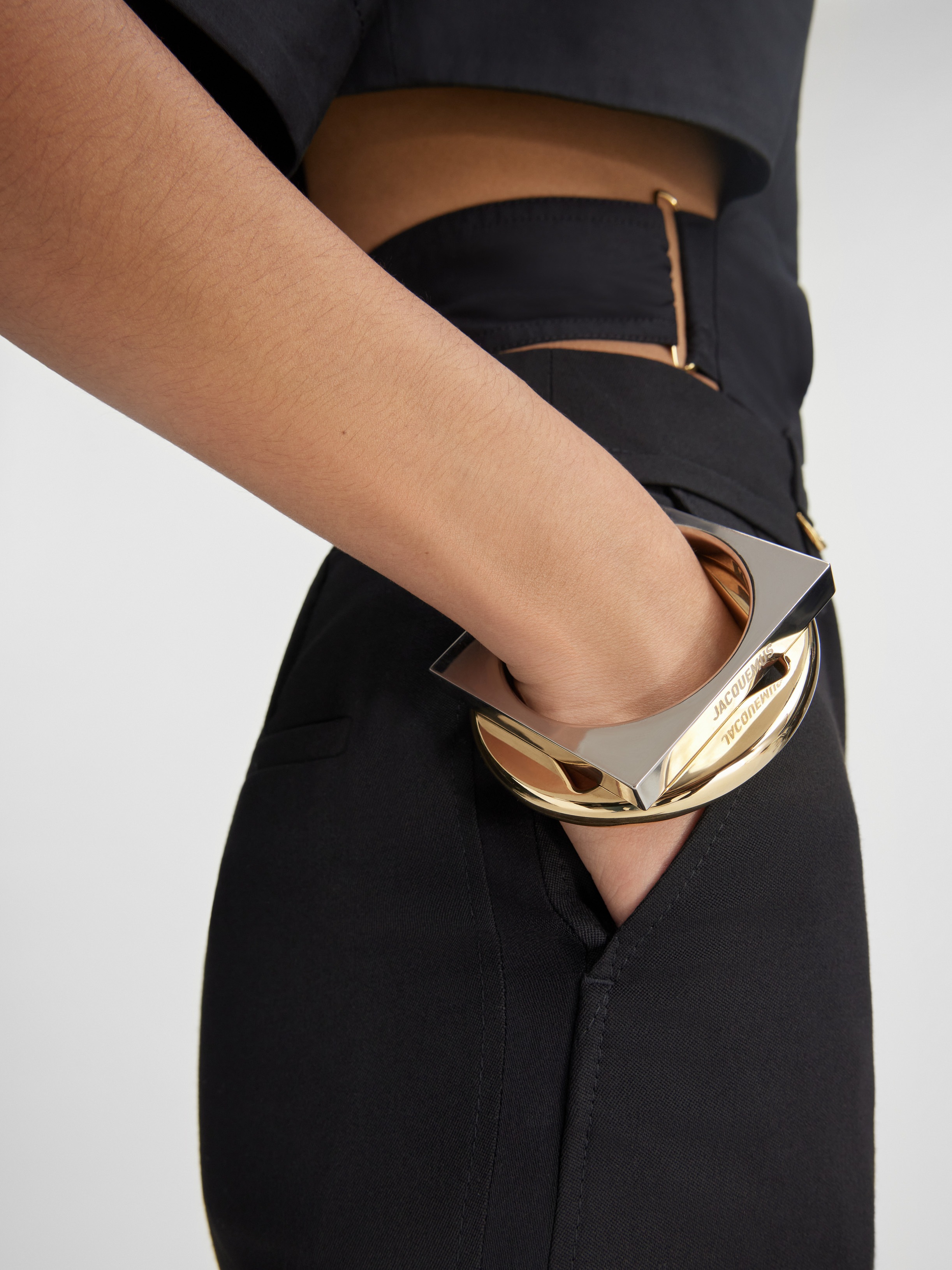 Les bracelets rond carré by JACQUEMUS | Official website