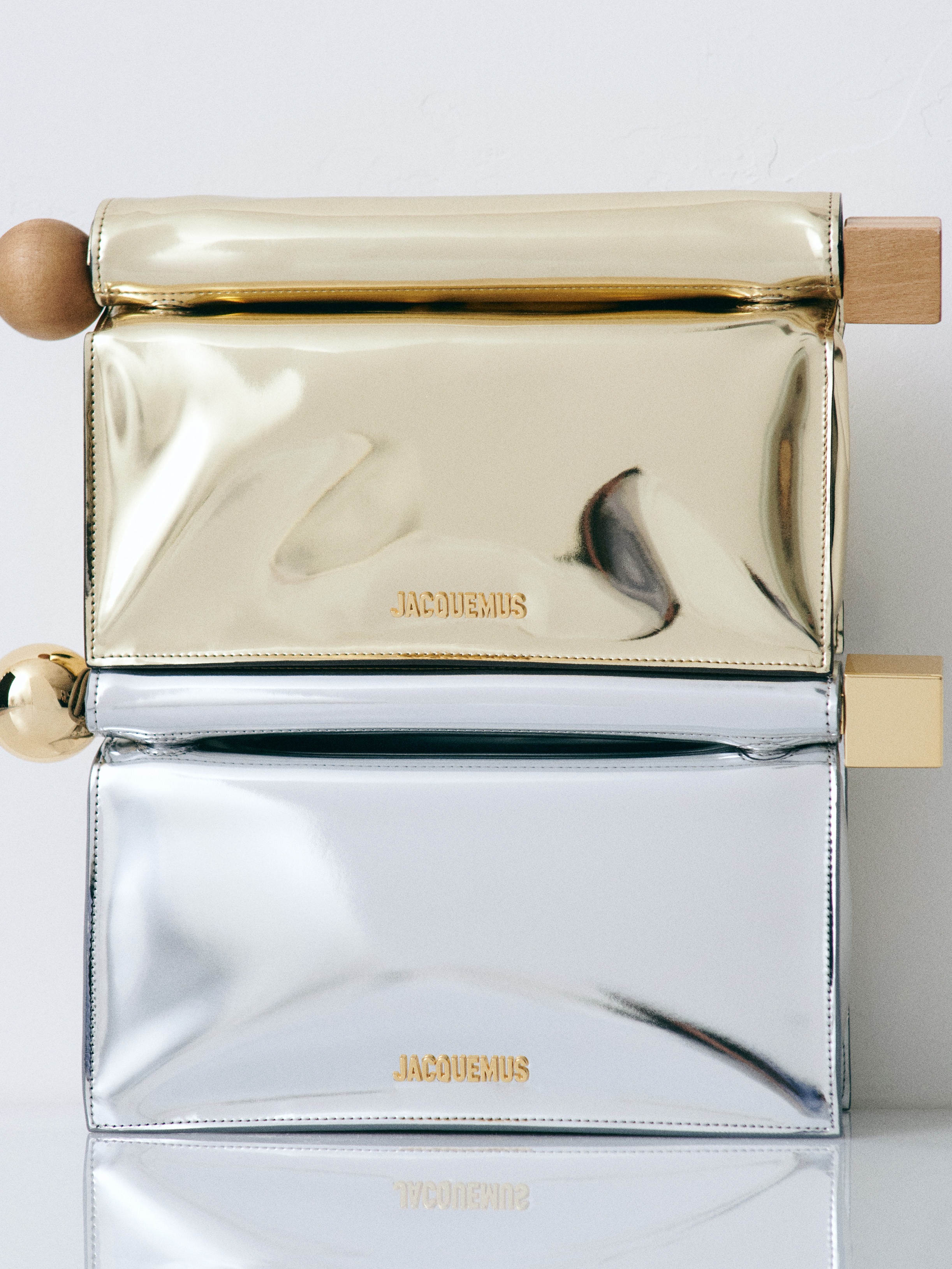 The Rond Carré clutch by JACQUEMUS | Official website
