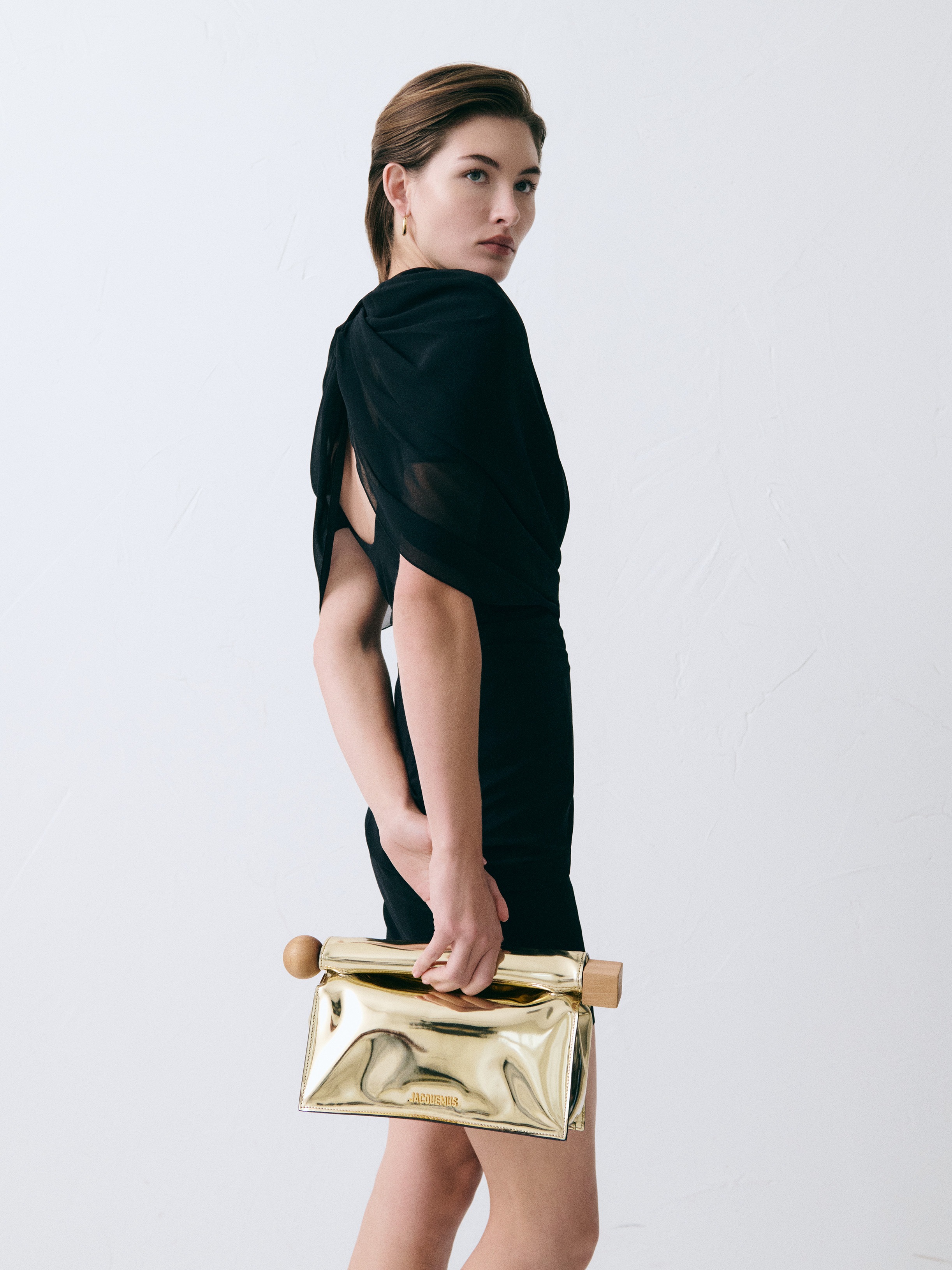 The Rond Carré clutch by JACQUEMUS | Official website