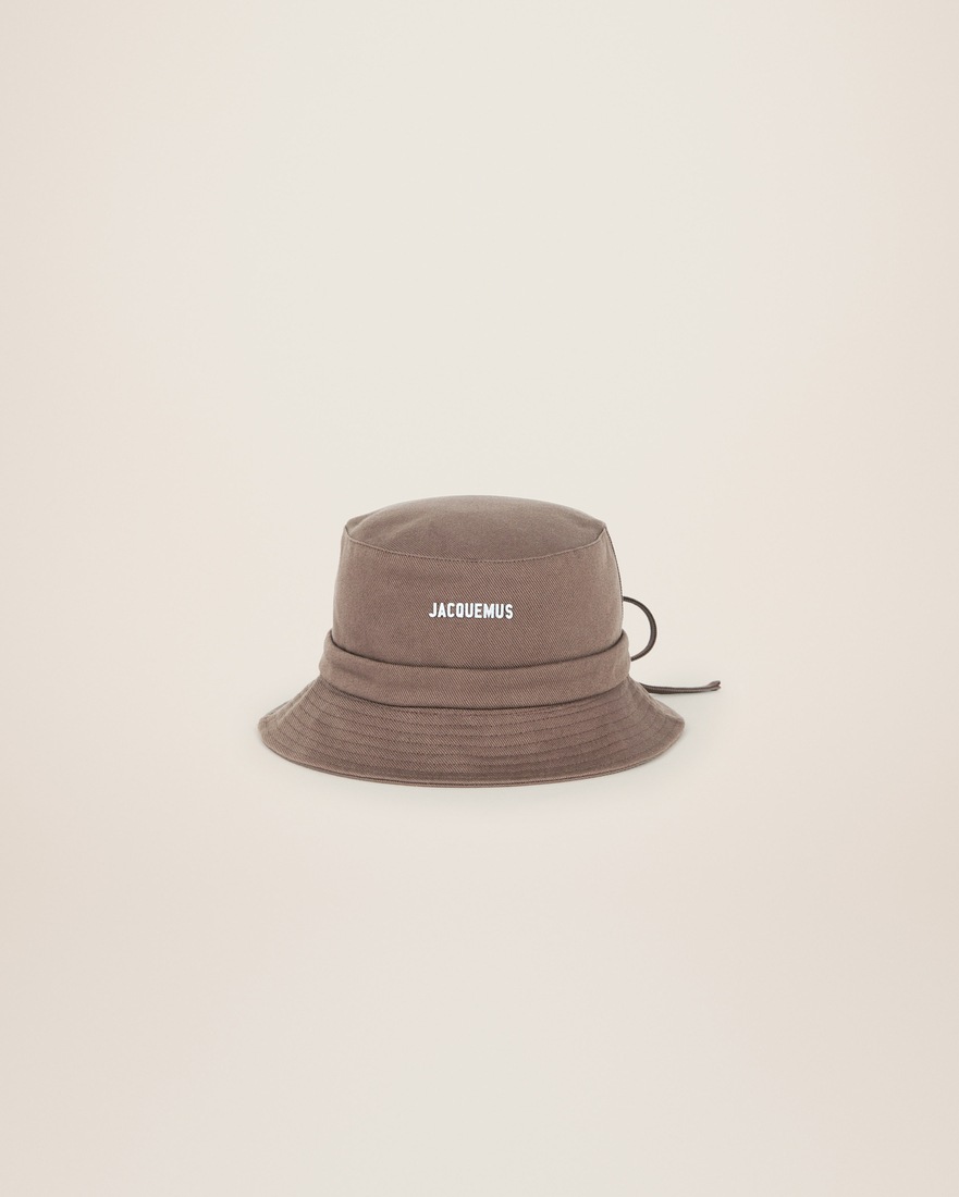 Le bob Gadjo by JACQUEMUS | Official website