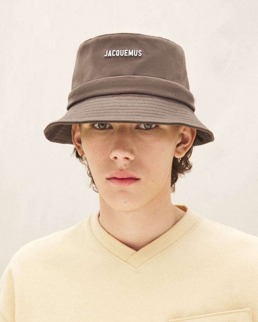 Le bob Gadjo by JACQUEMUS | Official website