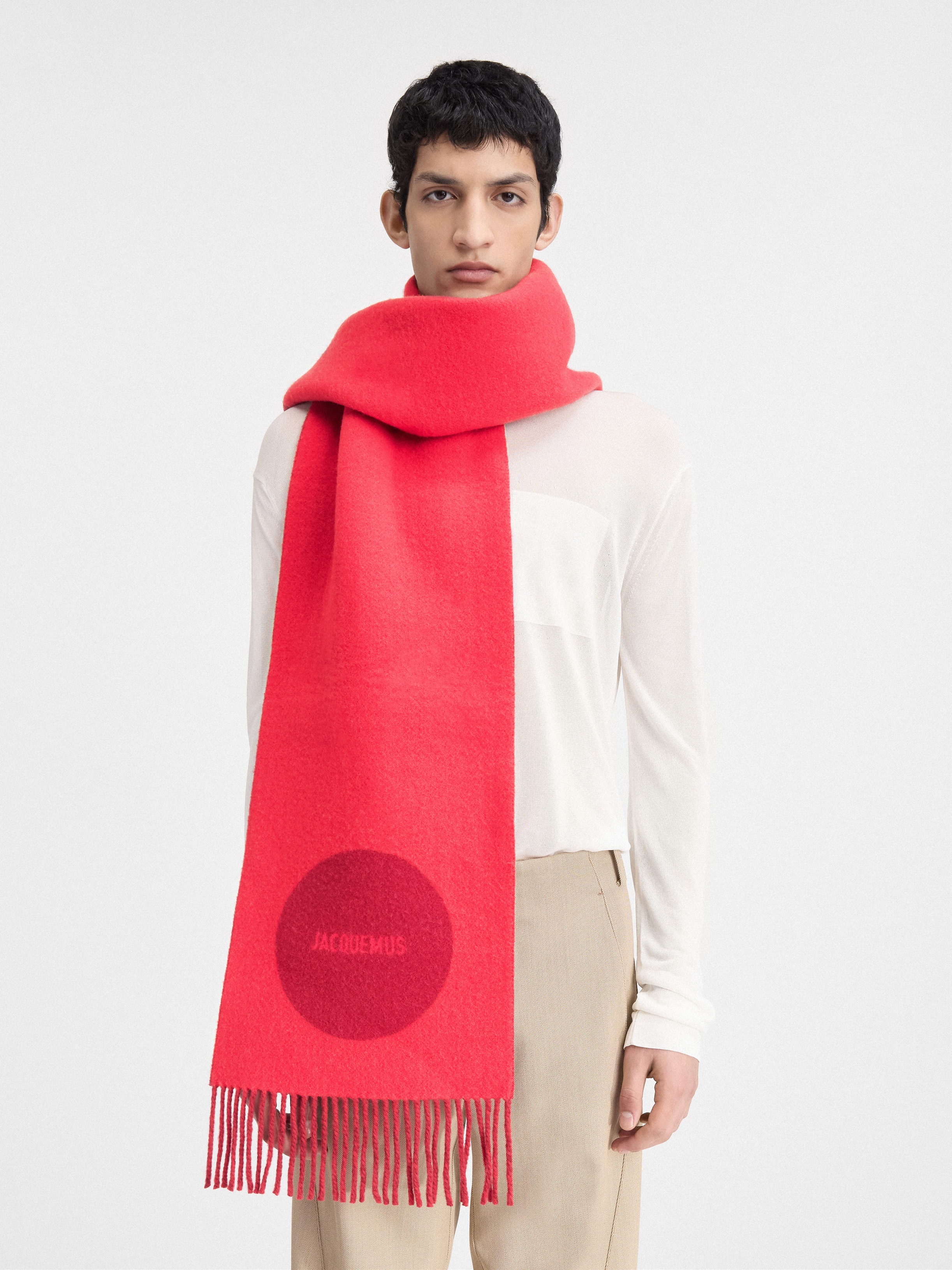 The Rond Carré scarf by JACQUEMUS | Official website