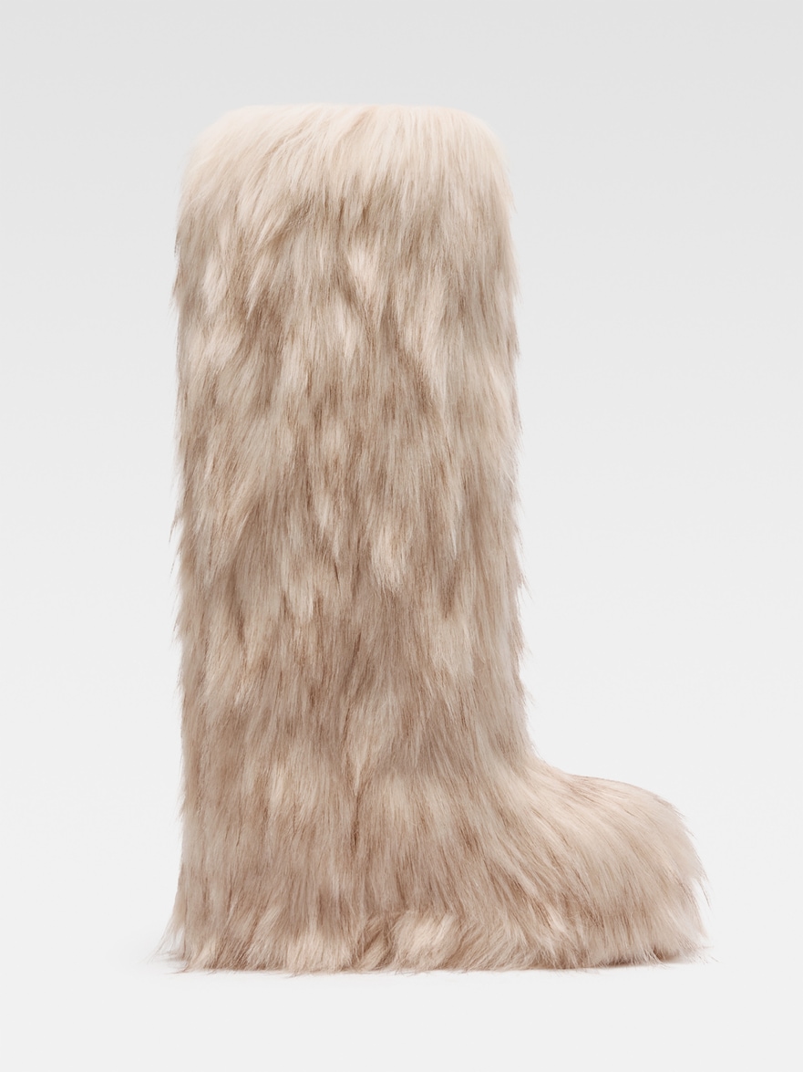 The Jacquemus Yeti Moon Boot by JACQUEMUS | Official website