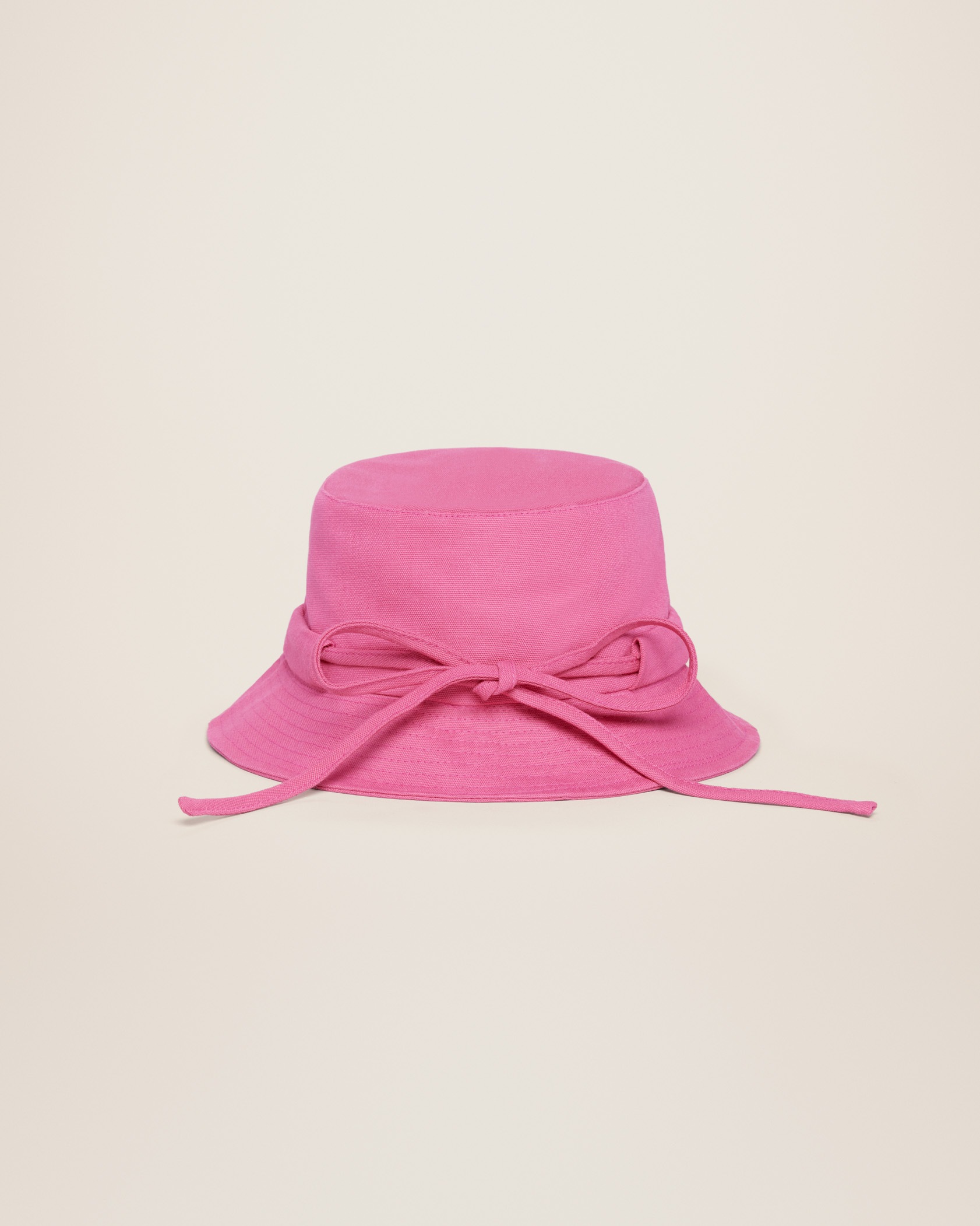 Le bob Gadjo by JACQUEMUS | Official website