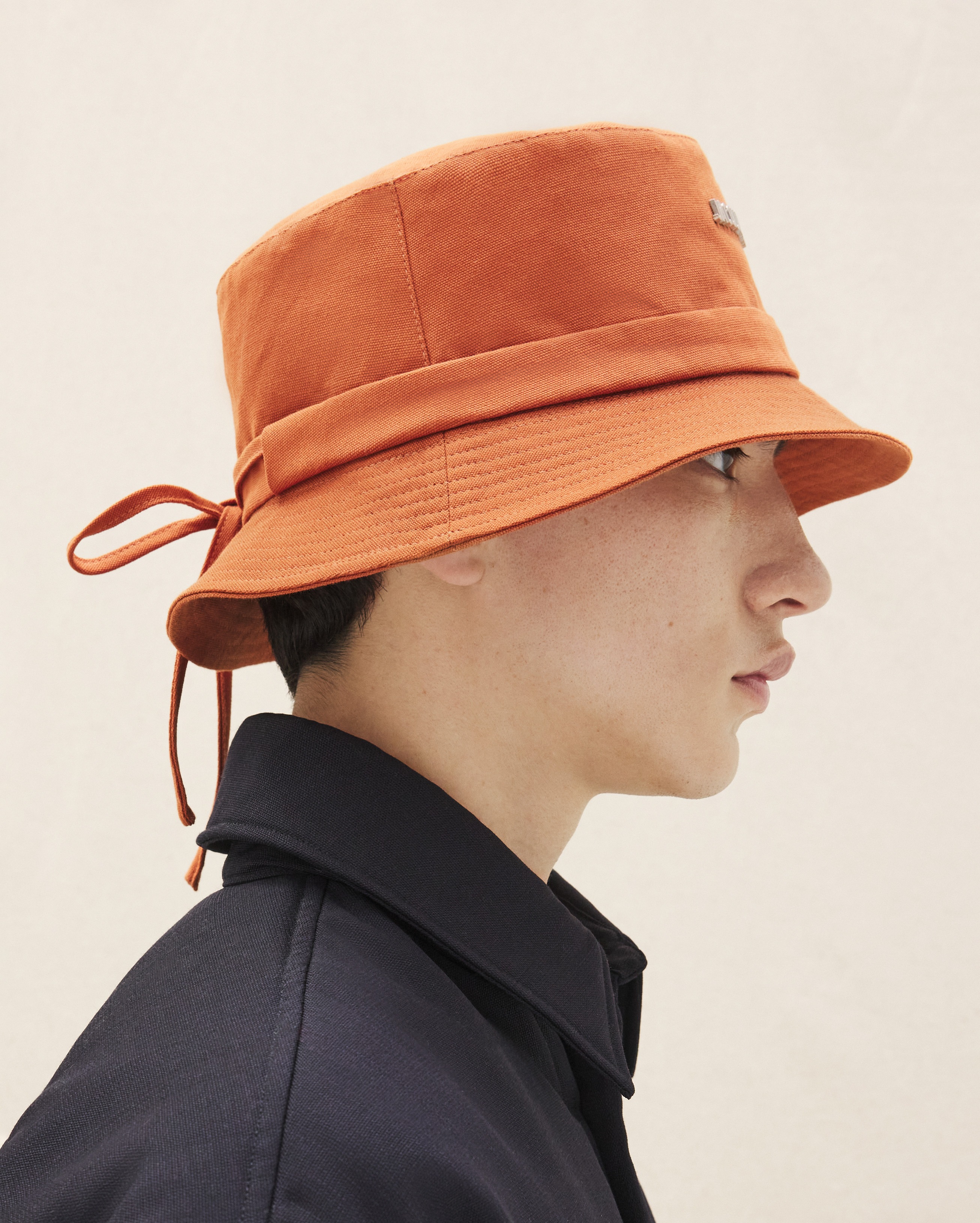 Le bob Gadjo by JACQUEMUS | Official website