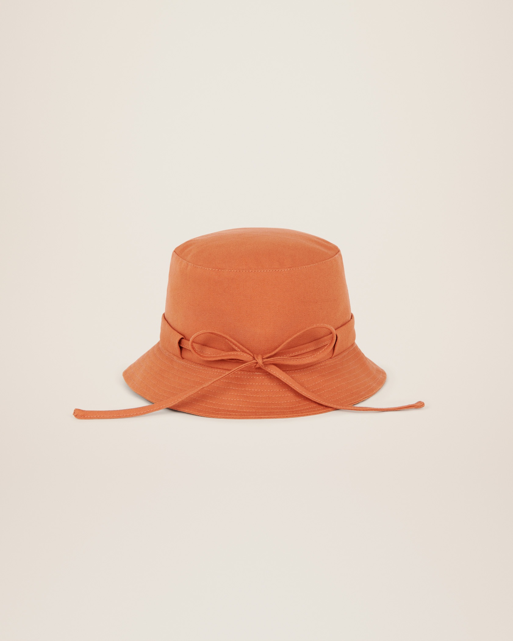 Le bob Gadjo by JACQUEMUS | Official website